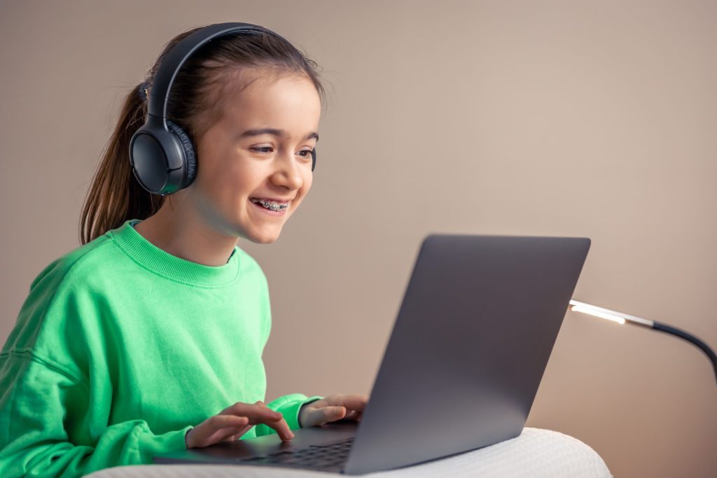 ¿Qué es la educación en línea? Ventajas y retos - Legacy Online School